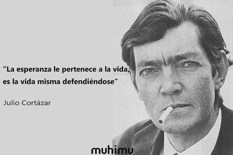 20 frases de Julio Cortázar que te atraparán en un laberinto literario ...