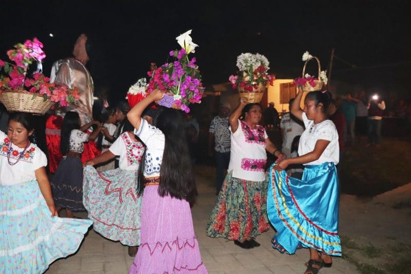 Las fascinantes costumbres y tradiciones de los Mixtecos: Un viaje a ...