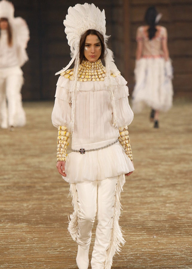 Pasarela por los Países Anglosajones: Explorando la Moda y el Estilo de ...